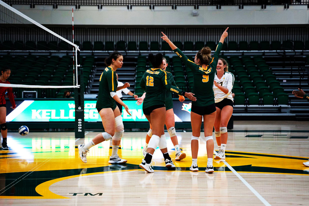 Volleyball ‘serves’ dominating CCAA victory against San Francisco State ...