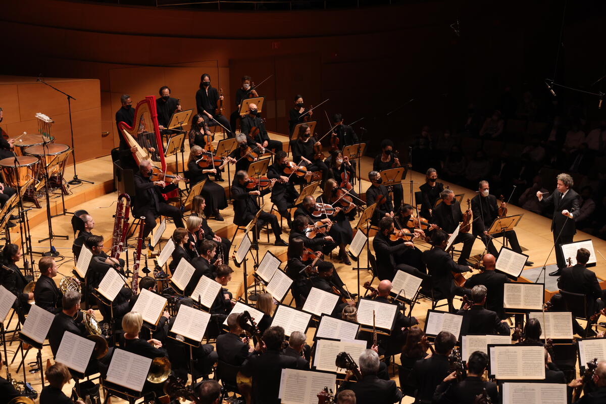 Review: The LA Philharmonic bridges the musical world with pieces from ...